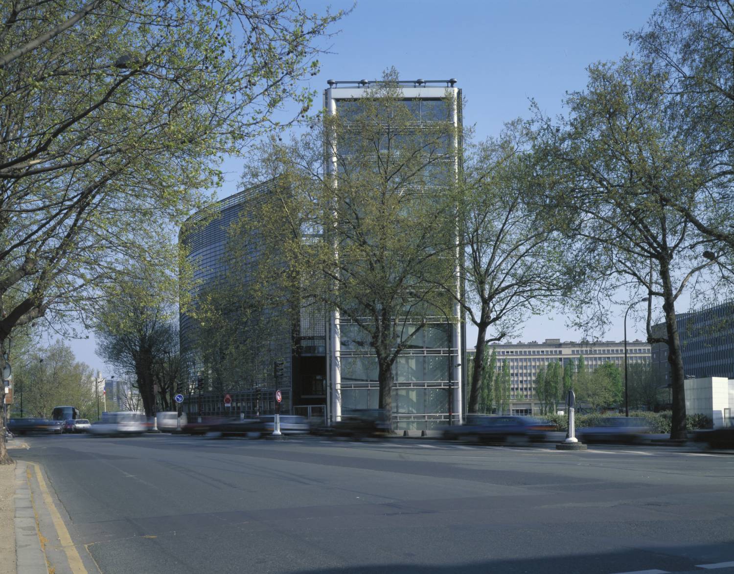 Arab World Institute (AWI) — Ateliers Jean Nouvel